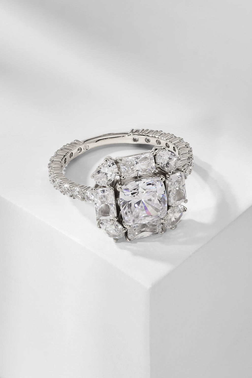 ROCKSTARS HALO RING – NADRI